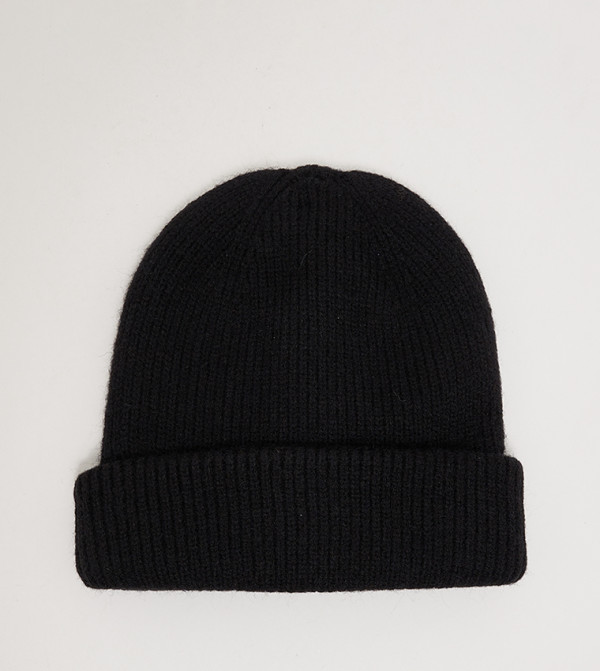 Buy Call It Spring ANNAESSI Knitted Beanie Cap In Black | 6thStreet Kuwait