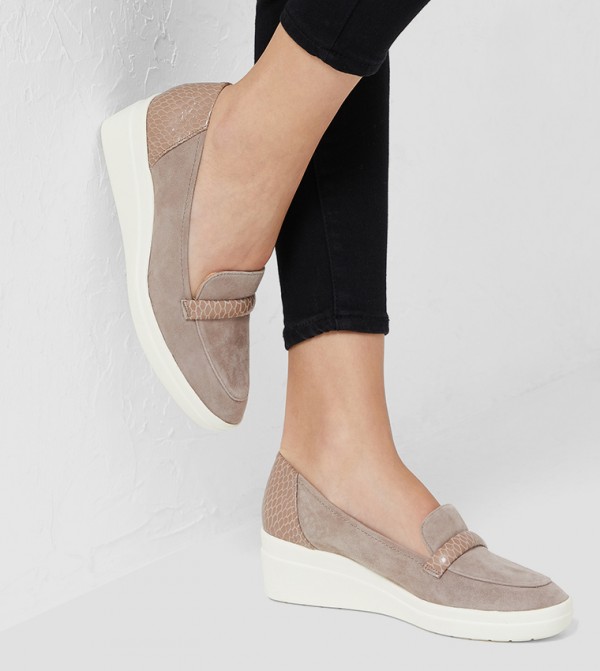 Buy Naturalizer Round Toe Wedges Grey In Grey | 6thStreet UAE