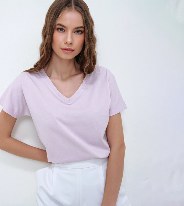 Buy Trend Alaçatı Stili Solid V Neck T Shirt In Lilac | 6thStreet Qatar