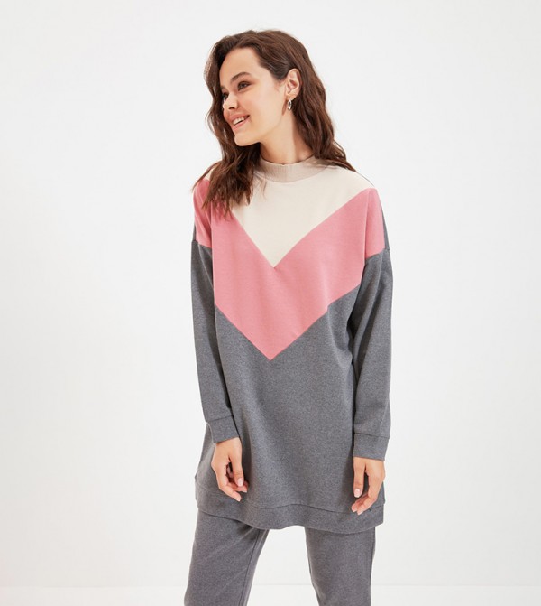 Buy Trendyol Color Blocked Tracksuit In Grey | 6thStreet Oman