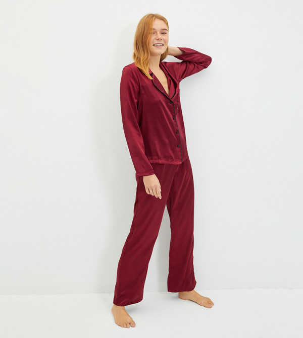 Buy Trendyol Christmas Themed Woven Pajamas Set In Maroon | 6thStreet Qatar