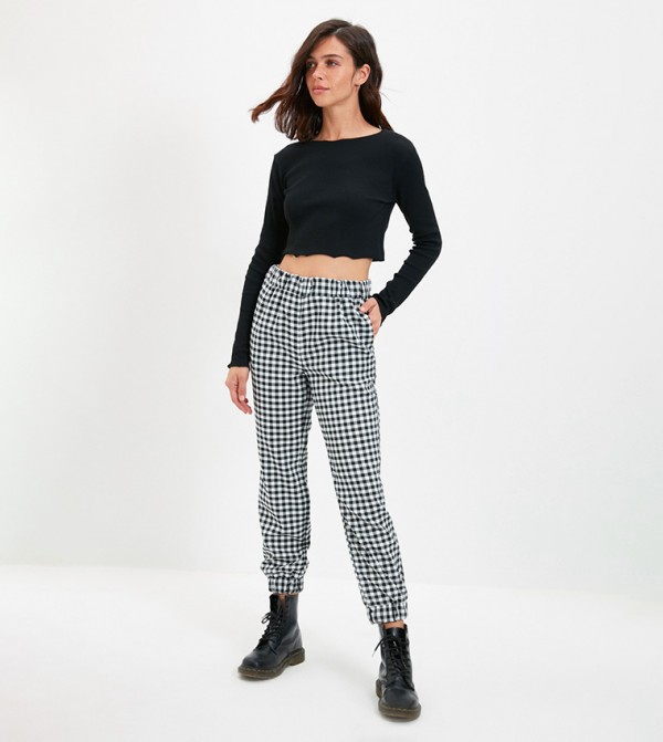Buy Trendyol Checkered Jogger Trousers In Black | 6thStreet Kuwait