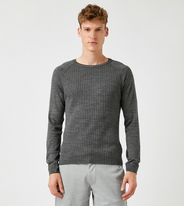 Buy Trendyol Basic Regular Fit Sweater In Grey | 6thStreet Saudi Arabia