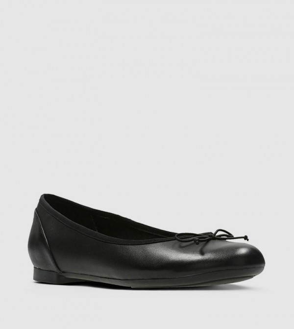 Buy Clarks Couture Bloom Bow Detail Ballerinas In Black | 6thStreet Qatar