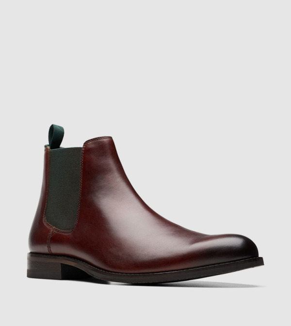 Buy Clarks Craft Arlo Top Chelsea Boots In Tan | 6thstreet Saudi Arabia