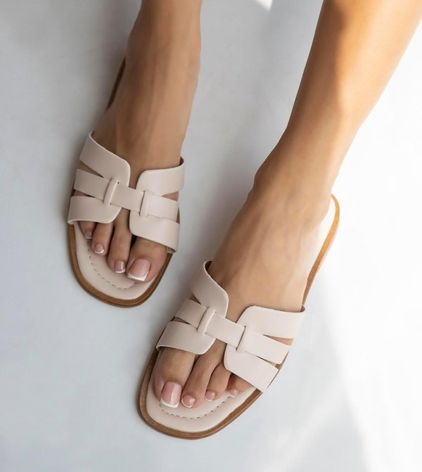Buy STRASWANS Outlet Cut Out Flat Sandals In Beige | 6thStreet UAE