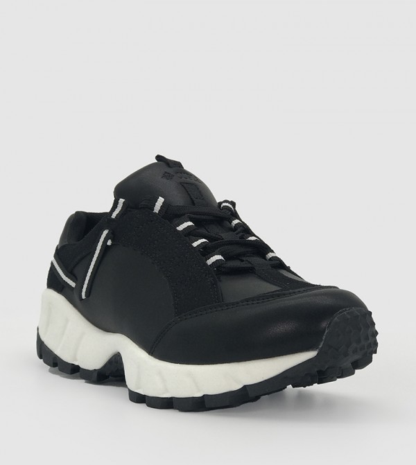 Buy Cuple Round Toe Running Shoes In Black | 6thStreet UAE