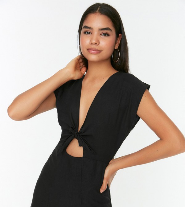Buy Trendyol Cut Out Mini Dress In Black | 6thStreet Bahrain