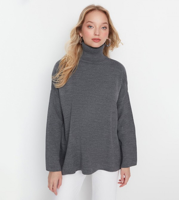 Buy Trendyol Turtleneck Knitwear Sweater In Grey | 6thStreet Saudi Arabia