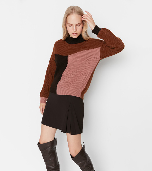 Buy Trendyol Color Block Knitwear Sweater In Red | 6thStreet Qatar