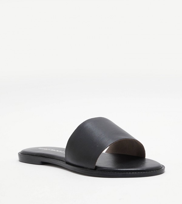 Buy Vero Moda LAYA Open Toe Flat Sandals In Black | 6thStreet UAE