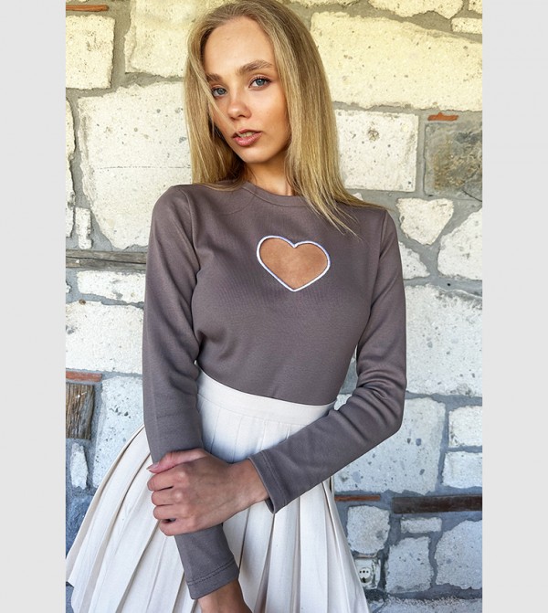 Buy Trend Alaçatı Stili Heart Cut Out Top In Grey | 6thStreet Qatar