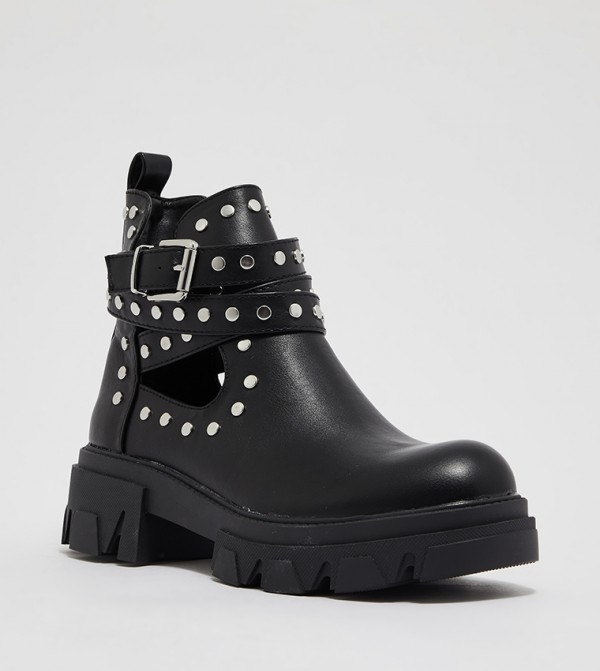 Buy DEEZEE @ CCC Round Toe Ankle Boots In Black | 6thStreet Kuwait