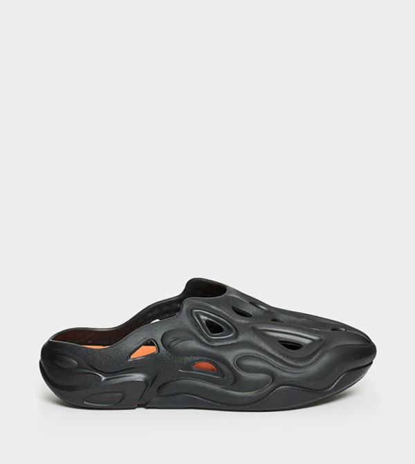 Buy Anta Textured Slip On Clogs In Black | 6thStreet Saudi Arabia