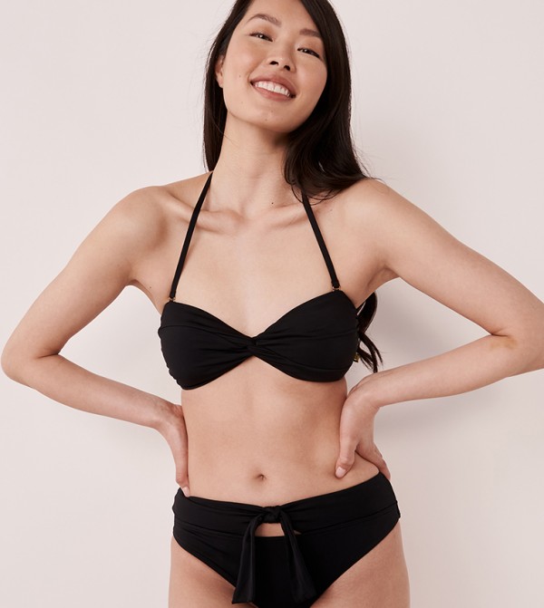 Buy La Vie En Rose Solid Twisted Bandeau Bikini Top In Black | 6thStreet UAE