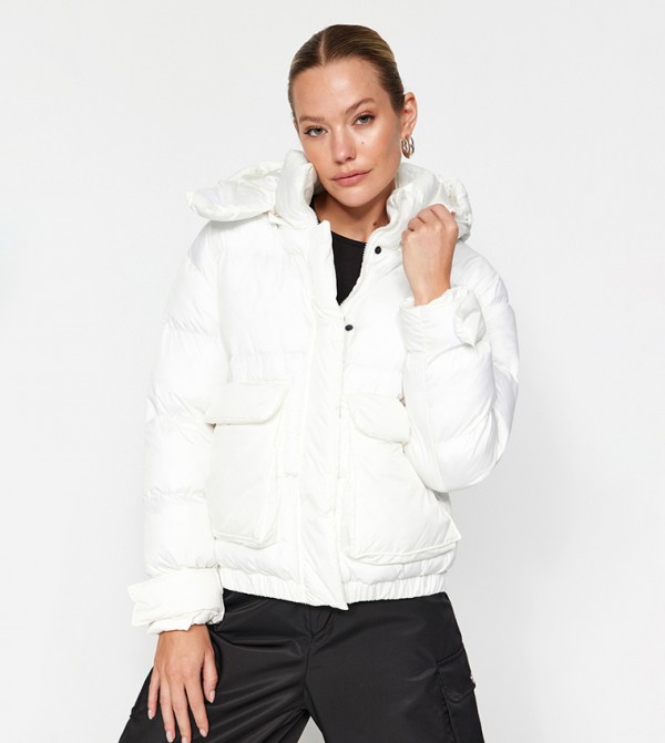 Buy Trendyol Solid Hooded Puffer Jacket In White | 6thStreet UAE