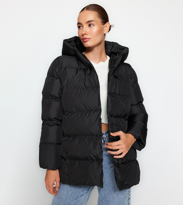 Buy Trendyol Solid Hooded Puffer Jacket In Black | 6thStreet Saudi Arabia