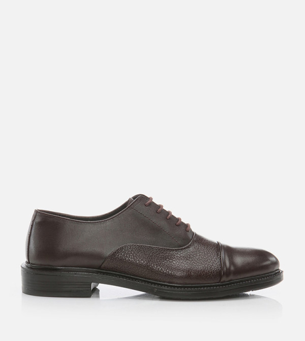 Buy Yaya By Hotiç Textured Round Toe Oxford Shoes In Brown | 6thStreet UAE