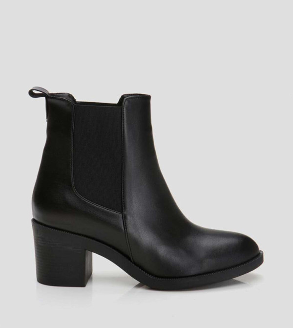 Buy Yaya By Hotiç Almond Toe Heeled Chelsea Boots In Black | 6thStreet ...
