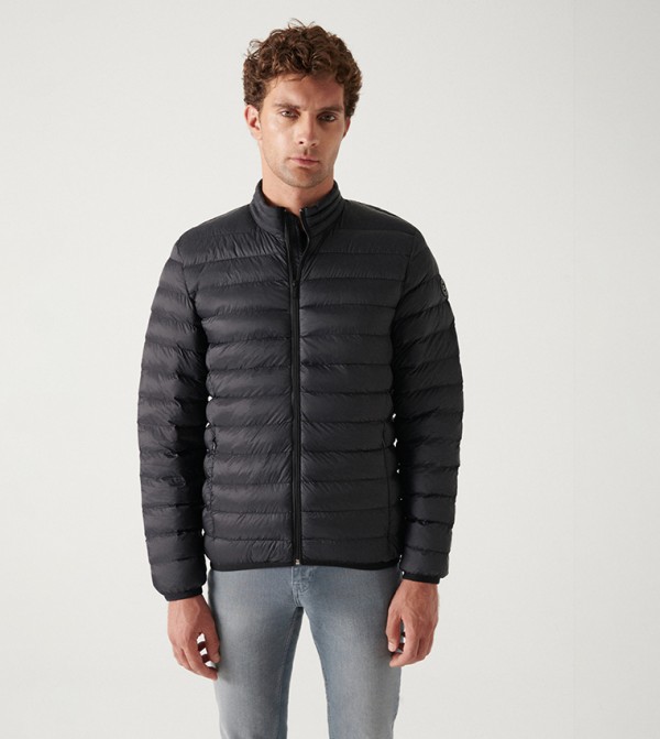 Buy Avva Long Sleeves Windproof Puffer Jacket In Black | 6thStreet Oman