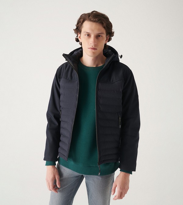 Buy Avva Quilted Water Repellent Puffer Jacket In Navy | 6thStreet Bahrain
