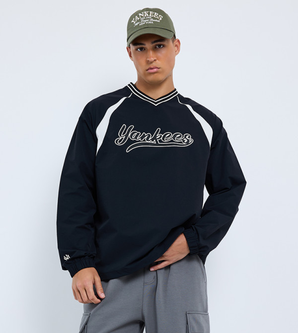 Buy MLB Printed Long Sleeves Sweatshirt In Black | 6thStreet UAE
