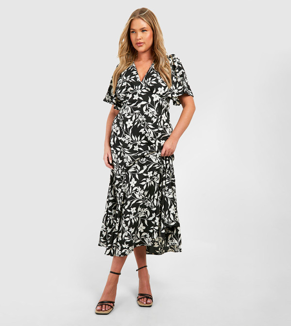 Buy Boohoo Curve Floral Print V Neck Midaxi Dress In Black | 6thStreet ...