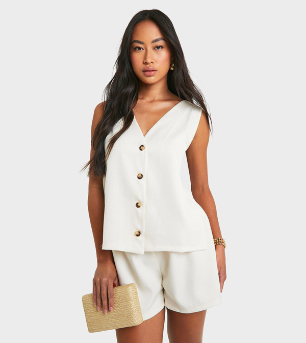 Buy Boohoo Textured Linen Look Relaxed Fit Shorts In Beige | 6thStreet UAE