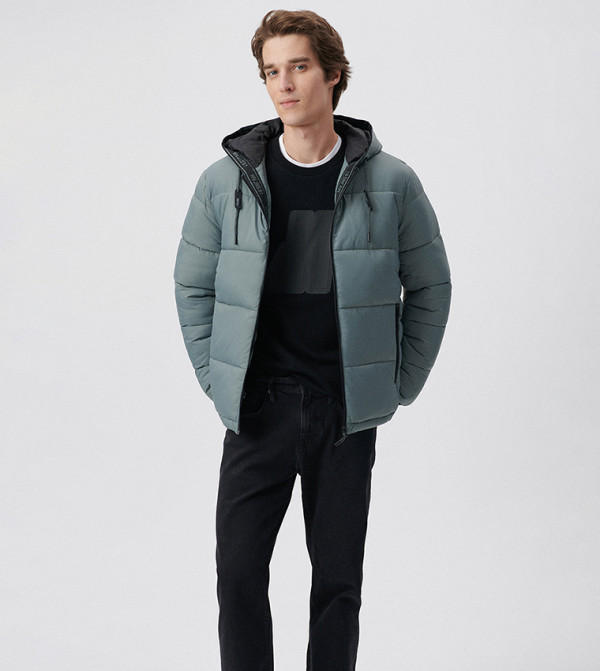 Buy Mavi Zippered Hooded Puffer Jacket In Green | 6thStreet Saudi Arabia