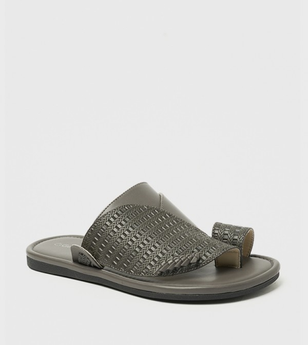 Buy GEOOMNII AMMAR Textured Arabic Sandals In Grey | 6thStreet Kuwait