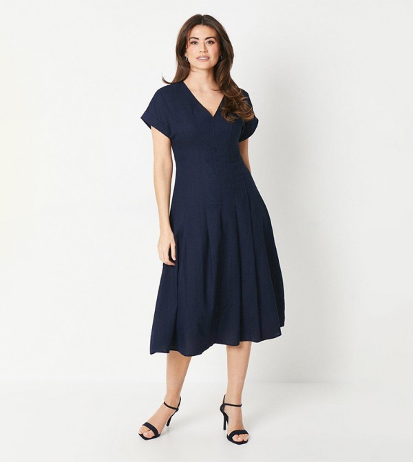 Buy Principles Linen Pleat Detail Midi Dress In Navy | 6thStreet Qatar