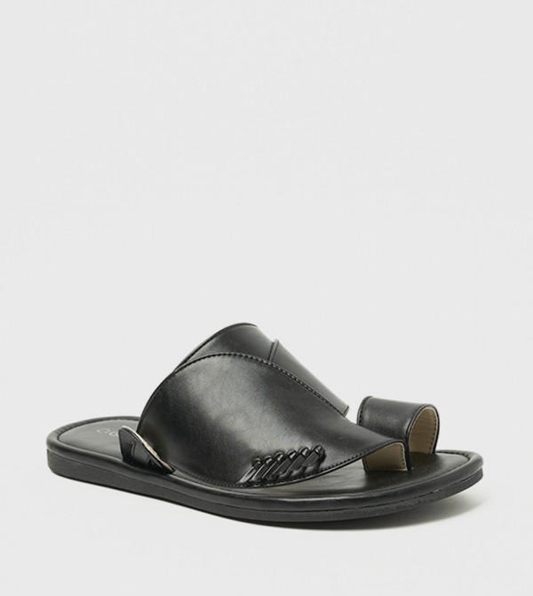 Buy GEOOMNII ANTONIN One Toe Arabic Sandals In Black | 6thStreet UAE