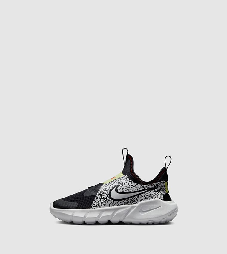 Buy Nike Flex Runner 2 Running Shoes In Black | 6thStreet UAE