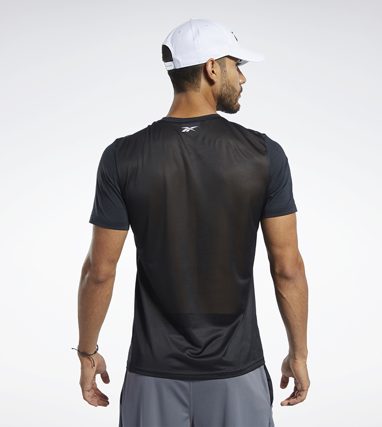 Buy Reebok Wor Ac Graphic Ss Q1 T Shirts Black In Black | 6thStreet Bahrain
