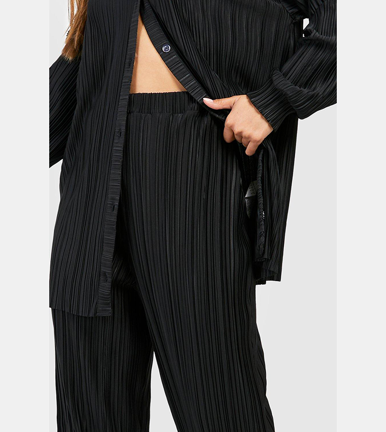 Buy Boohoo Plisse Floor Sweeping Wide Leg Trousers In Black | 6thStreet UAE