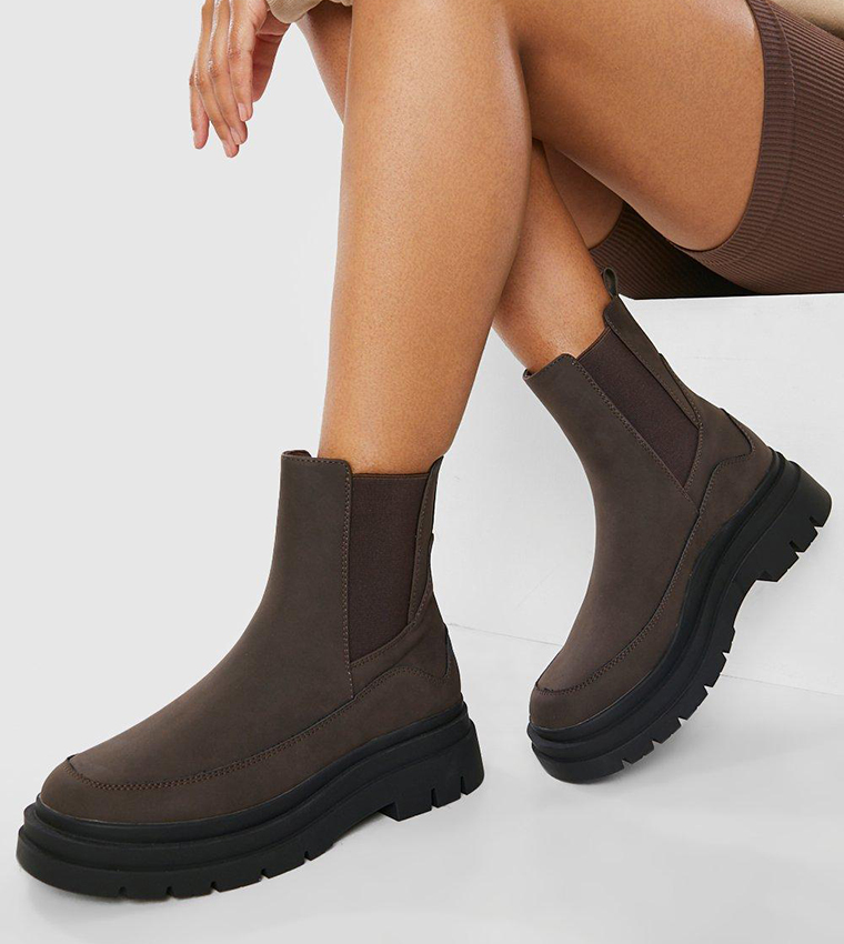 Buy Boohoo Chunky Wave Sole Chelsea Boot In Brown | 6thStreet Saudi Arabia