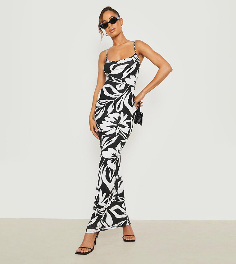 Buy Boohoo Mono Floral Strappy Maxi Dress In Black | 6thStreet Oman