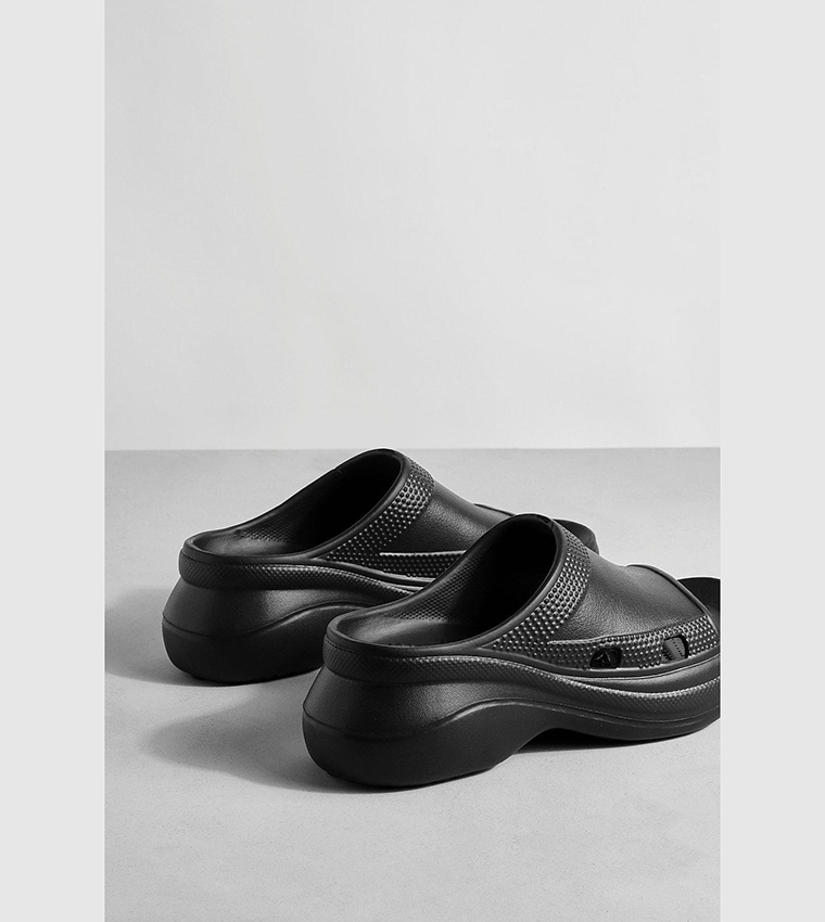 Buy Boohoo Chunky Wave Sole Platform Slides In Black | 6thStreet Oman