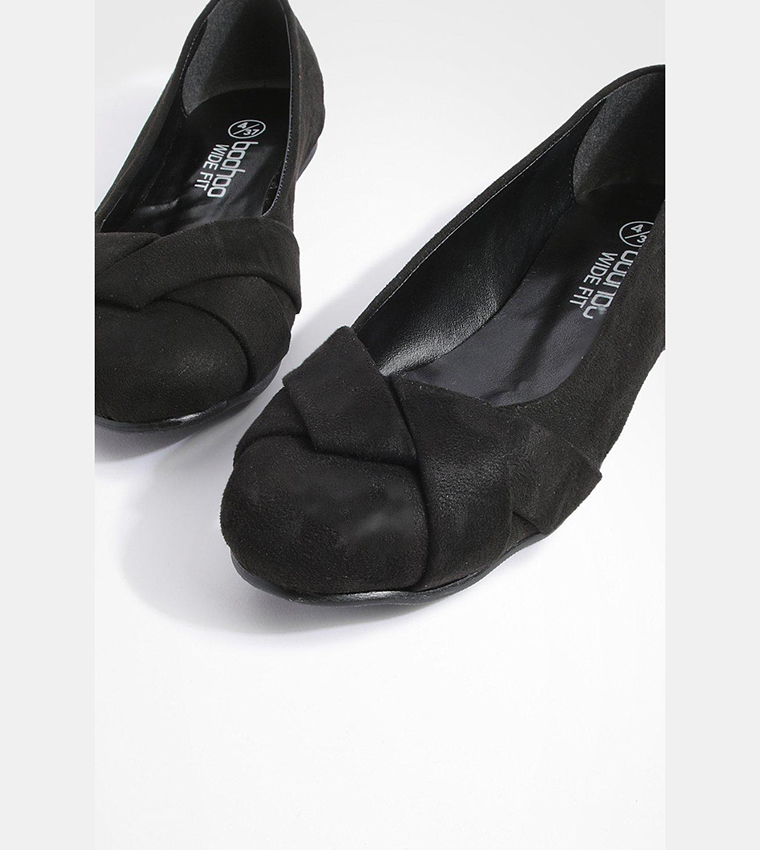 Buy Boohoo Wide Fit Twist Front Ballet Flats In Black | 6thStreet Saudi ...