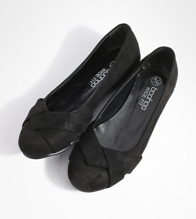 Buy Boohoo Wide Fit Twist Front Ballet Flats In Black | 6thStreet Saudi ...
