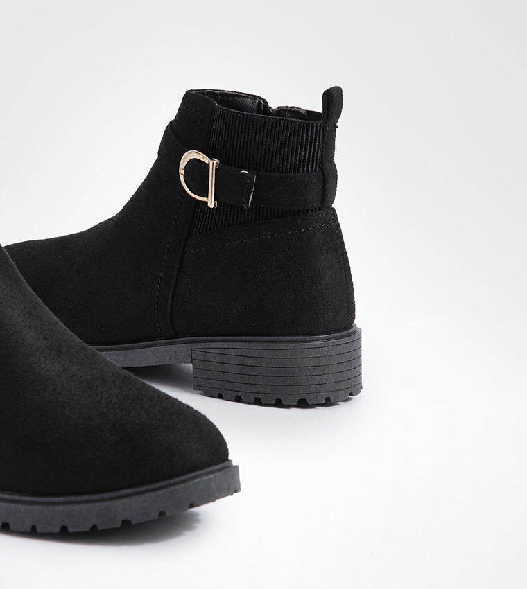 Buy Boohoo Basic Buckle Detail Chelsea Boots In Black | 6thStreet Kuwait