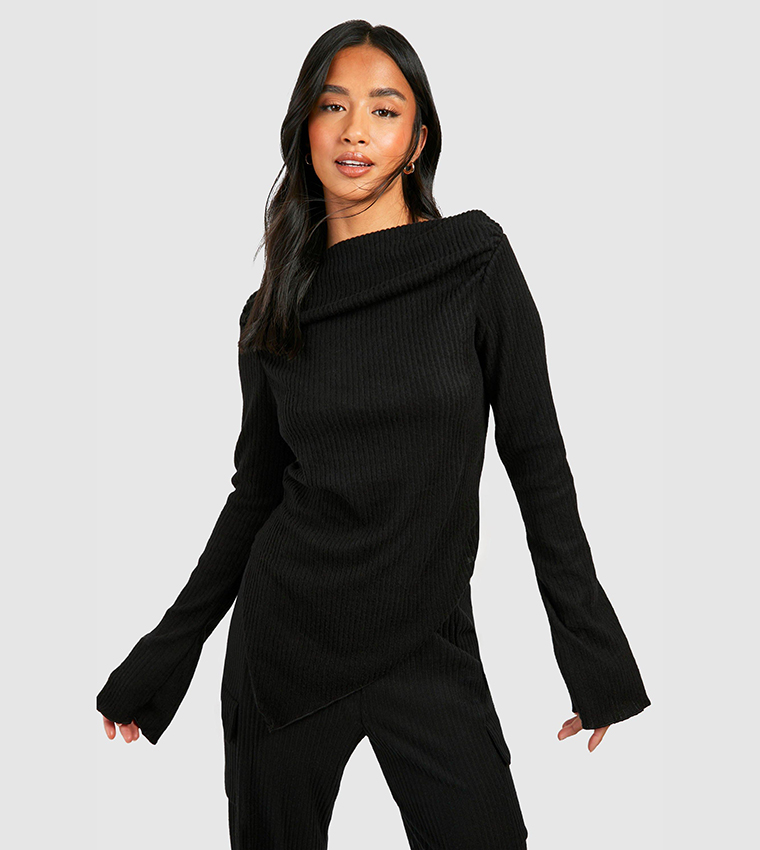 Buy Boohoo Petite Super Soft Rib V Hem Top In Black | 6thStreet Saudi ...