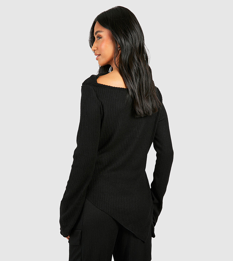 Buy Boohoo Petite Super Soft Rib V Hem Top In Black | 6thStreet Saudi ...