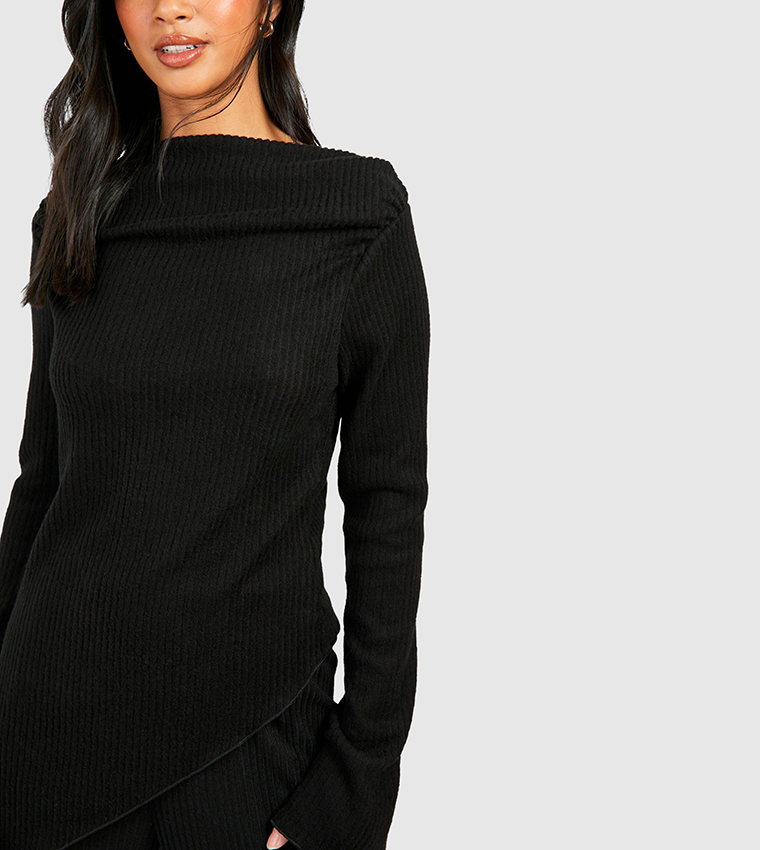 Buy Boohoo Petite Super Soft Rib V Hem Top In Black | 6thStreet Saudi ...