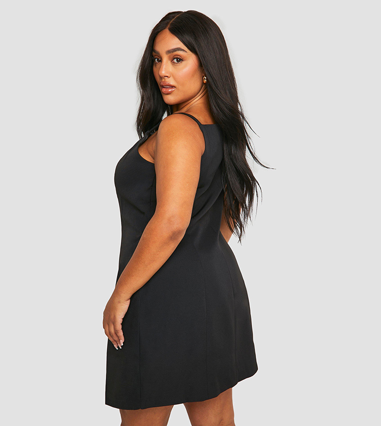 Buy Boohoo Curve Solid Tailored Shift Dress In Black | 6thStreet UAE