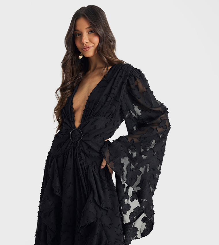 Buy Boohoo Textured Split Cut Out Detail Maxi Dress In Black | 6thStreet Saudi Arabia
