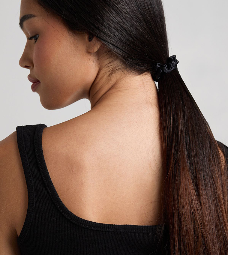 Buy Boohoo 6 Pack Satin Scrunchies In Black | 6thStreet Saudi Arabia
