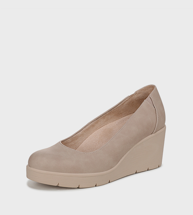 Buy Naturalizer ABOUT TIME Wedge Pumps In Beige | 6thstreet UAE
