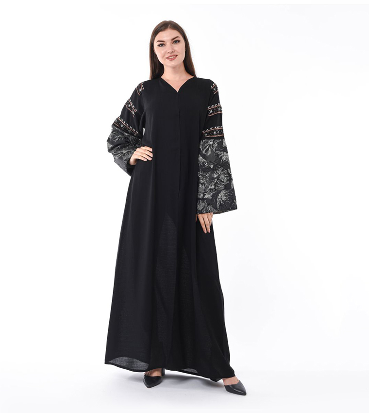 Buy Moistreet Hand Embroidery And Jacquard Abaya In Black | 6thStreet Oman
