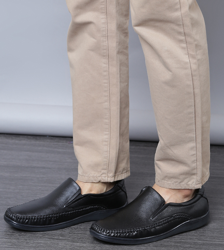 Buy HIS & HERS Opera Pump Shoes In Black | 6thStreet Saudi Arabia